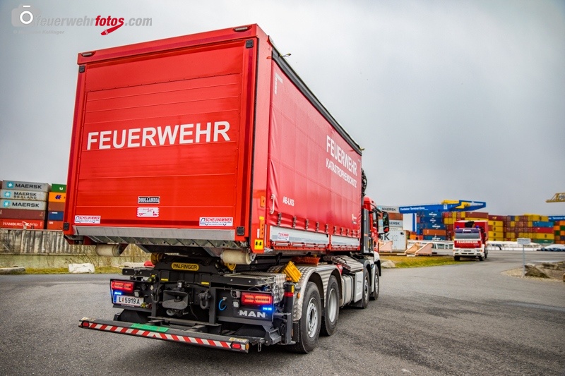 WLF-K2 der Feuerwehr Enns (4 Achser, 74 mt-Kran) – Feuerwehrfotos.com