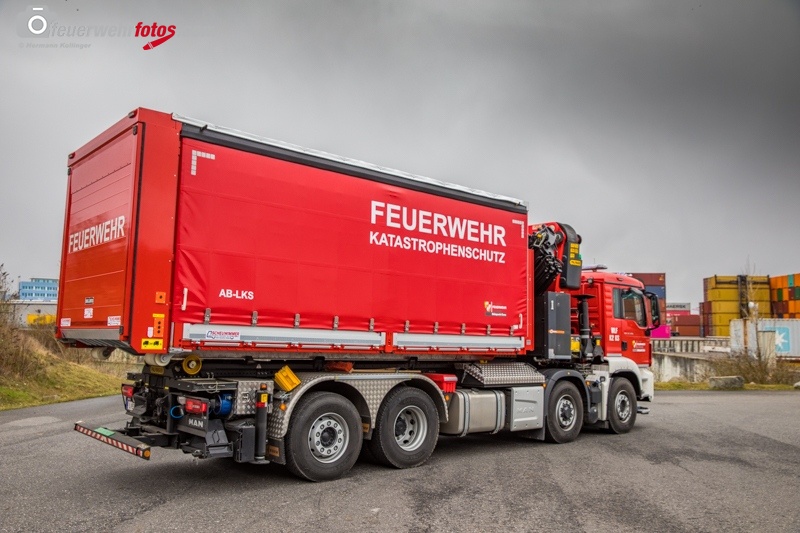 WLF-K2 der Feuerwehr Enns (4 Achser, 74 mt-Kran) – Feuerwehrfotos.com